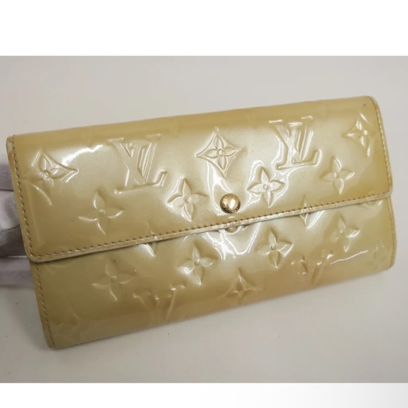 Louis Vuitton | Bags | Louis Vuitton Champagne Monogram Vernis Wallet ...